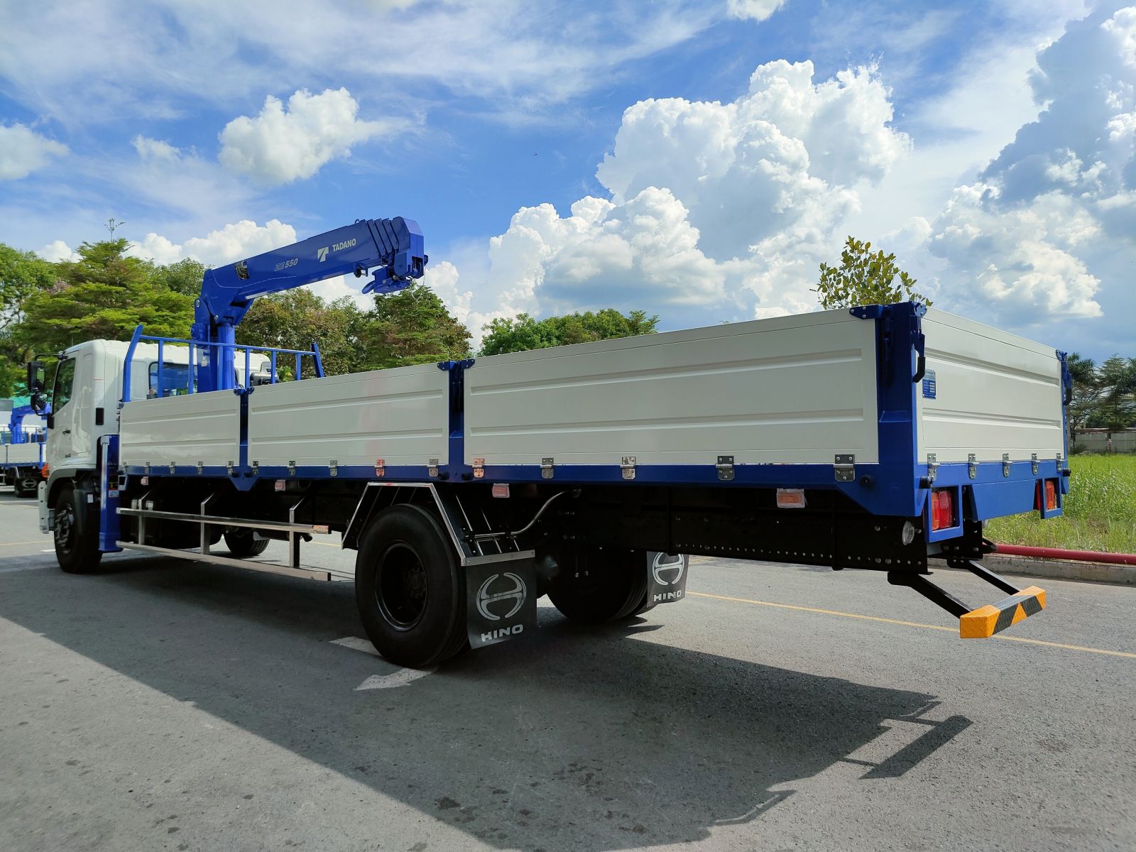 Hino 6.5 Tấn FG8JT7A Gắn Cẩu Tadano - Thùng Dài 8m1 | Hino Hồ Chí Minh